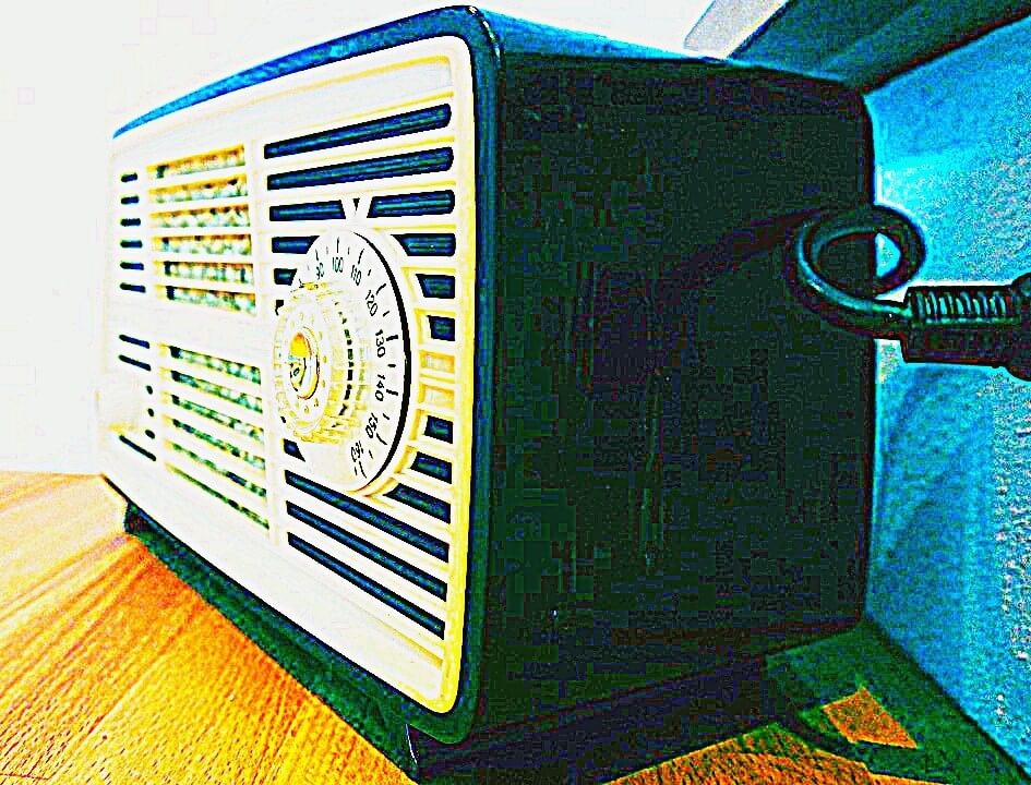 Old AM Radio Broadcasts Are A Comforting Way To Fall Asleep - The Dream ...